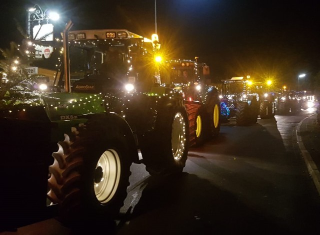 Oberberg-Heute.de / News / Lichterfahrt der Traktoren am 2. Advent 2022 in Waldbröl und Nümbrecht